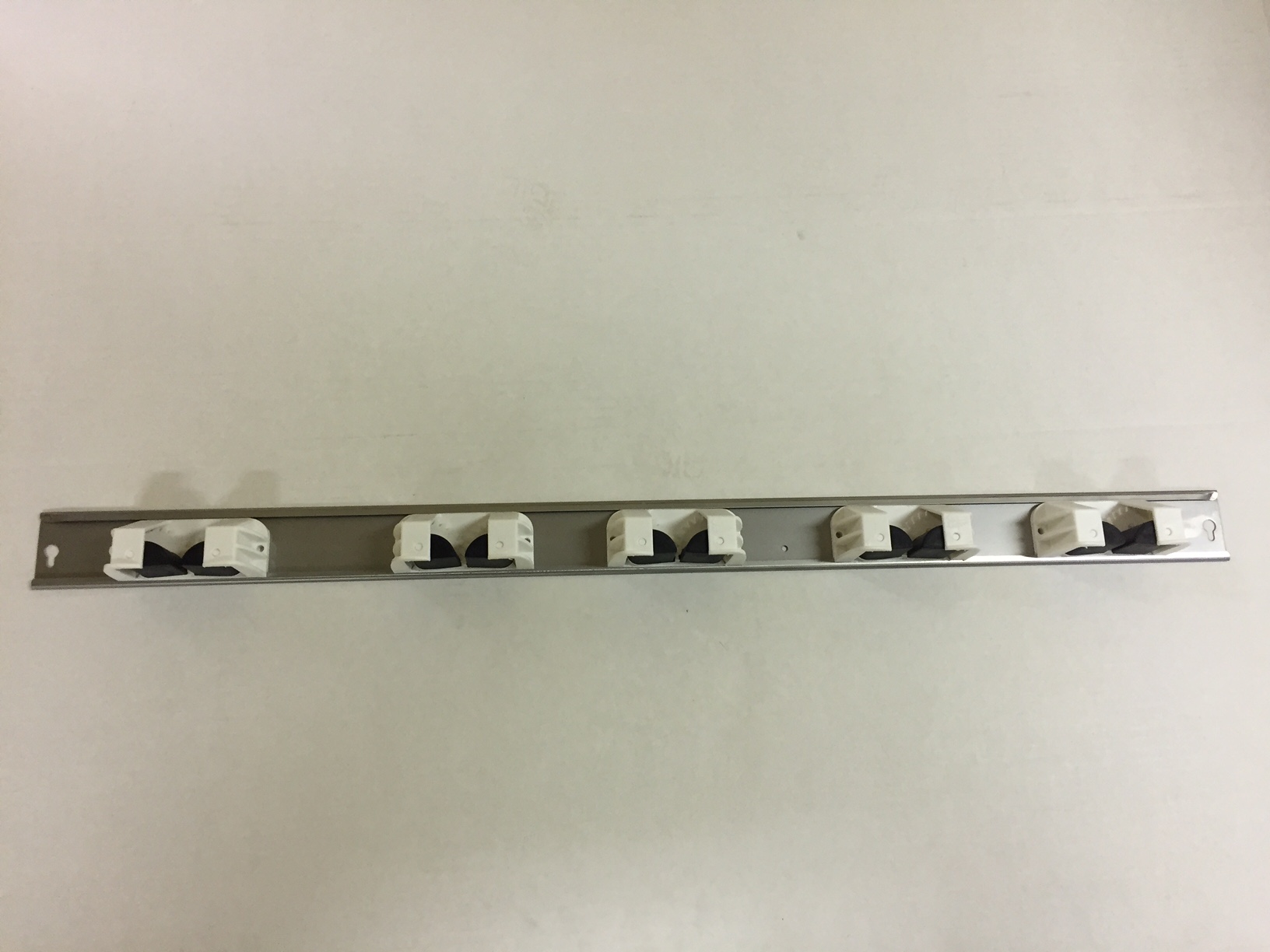 Support mural inox 5 places 90cm l'unité | Boutique Eyrein Industrie